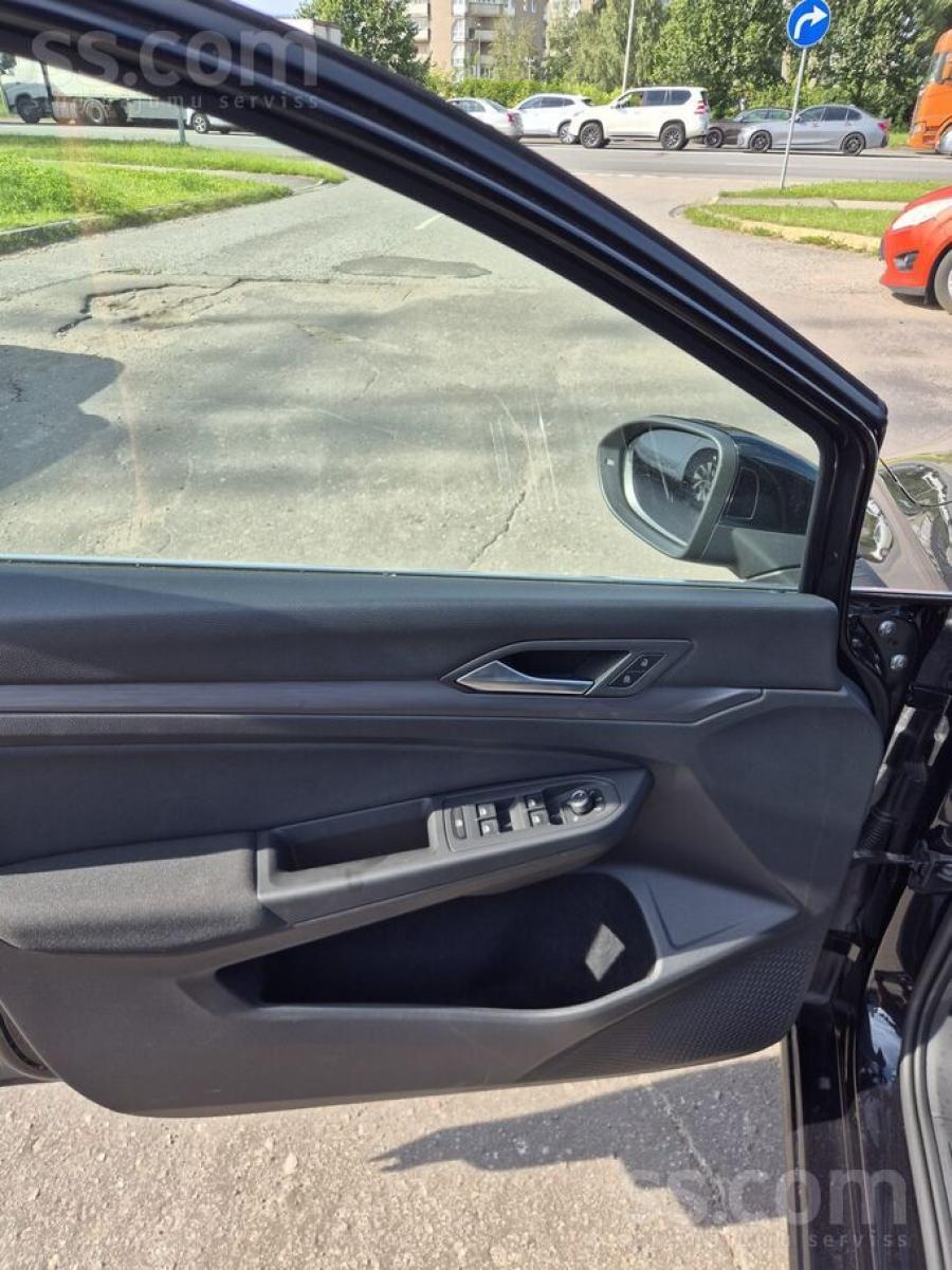 Melns Volkswagen Golf VIII 2022 Rīga, ar dzinēja tilpumu 1.50 L un nobraukumu 36 tūkst. km par 18990 €, foto 14 vietnē AUTOMOTO.COM.LV