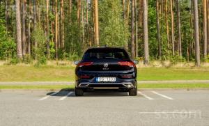 Melns Volkswagen Golf VIII 2022 Rīga, ar dzinēja tilpumu 1.50 L un nobraukumu 36 tūkst. km par 18990 €, foto 8 vietnē AUTOMOTO.COM.LV