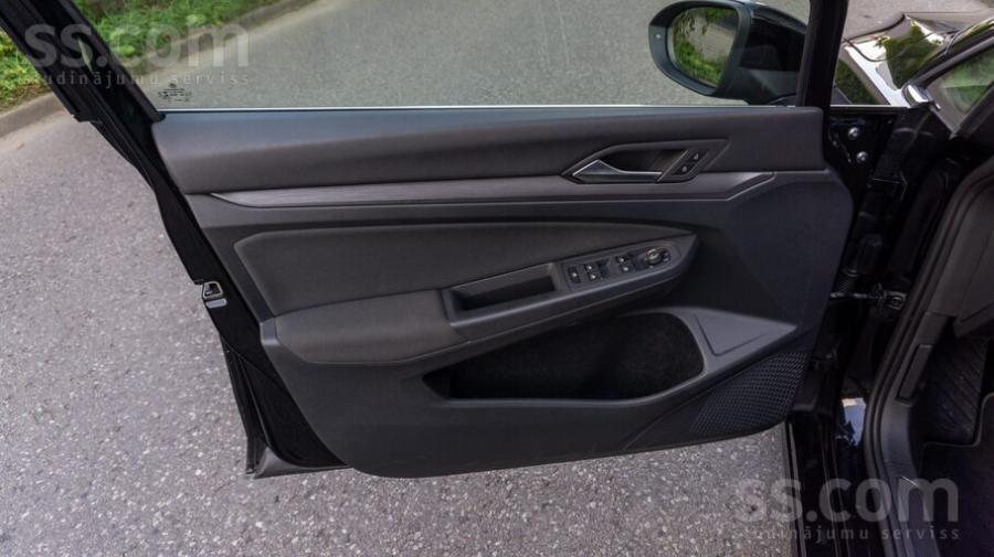 Melns Volkswagen Golf VIII 2022 Rīga, ar dzinēja tilpumu 1.50 L un nobraukumu 36 tūkst. km par 18990 €, foto 27 vietnē AUTOMOTO.COM.LV