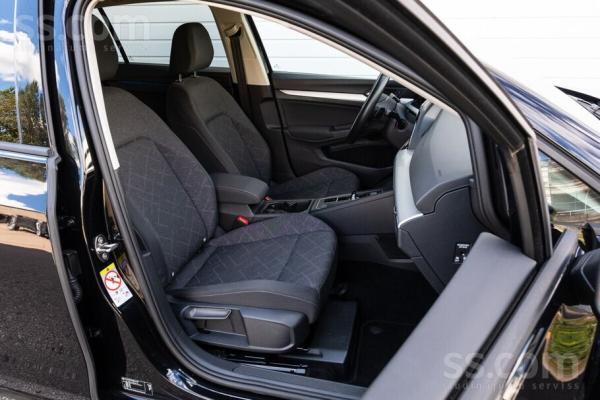 Volkswagen Golf VIII 2022 Rīga vietnē Melns Volkswagen Golf VIII 2022 Rīga, ar dzinēja tilpumu 1.50 L un nobraukumu 105 tūkst. km par 18950 €, foto 8 vietnē AUTOMOTO.COM.LV
