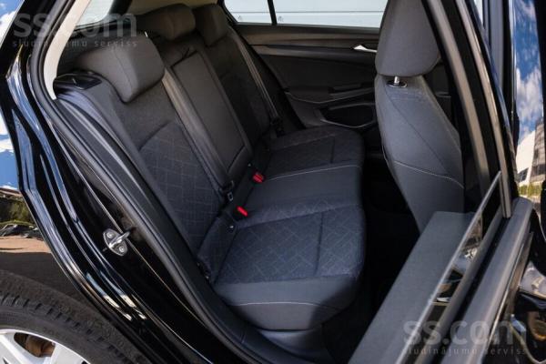 Volkswagen Golf VIII 2022 Rīga vietnē Melns Volkswagen Golf VIII 2022 Rīga, ar dzinēja tilpumu 1.50 L un nobraukumu 105 tūkst. km par 18950 €, foto 9 vietnē AUTOMOTO.COM.LV