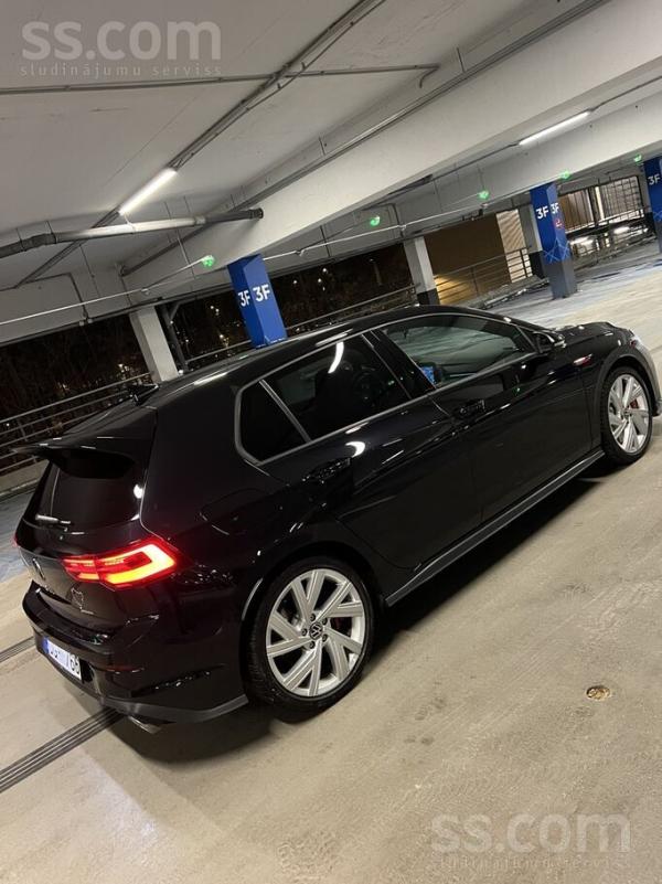 Melns Volkswagen Golf VIII 2023 Rīga, ar dzinēja tilpumu 2.00 L un nobraukumu 32 tūkst. km par 37500 €, foto 2 vietnē AUTOMOTO.COM.LV