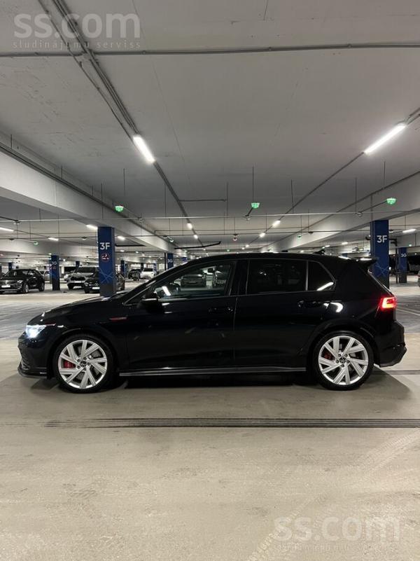 Melns Volkswagen Golf VIII 2023 Rīga, ar dzinēja tilpumu 2.00 L un nobraukumu 32 tūkst. km par 37500 €, foto 3 vietnē AUTOMOTO.COM.LV