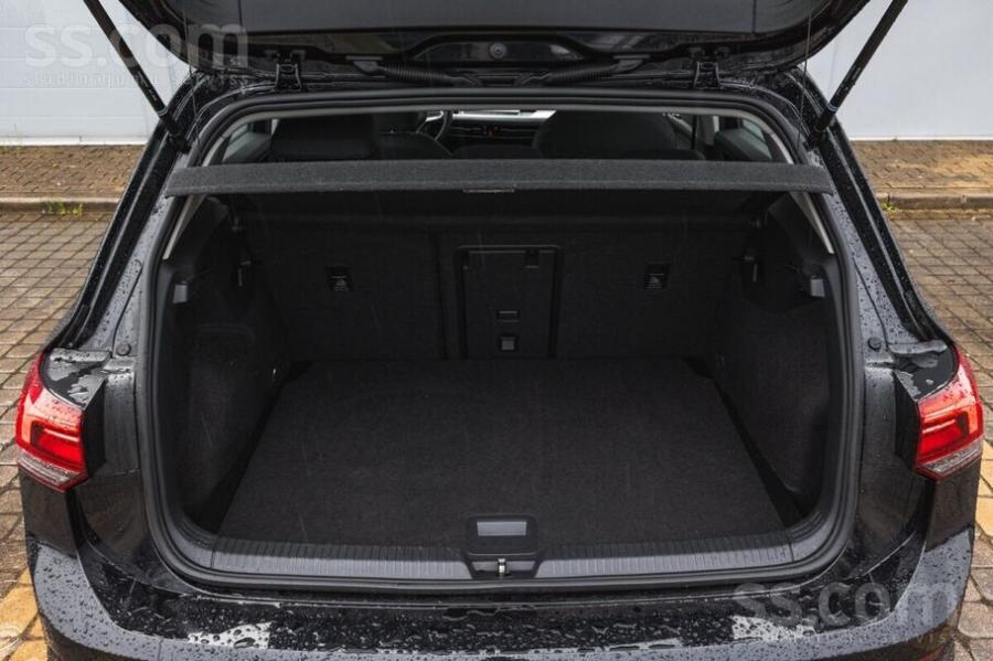 Melns Volkswagen Golf VIII 2023 Ventspils, ar dzinēja tilpumu 2.00 L un nobraukumu 140 tūkst. km par 17000 €, foto 14 vietnē AUTOMOTO.COM.LV