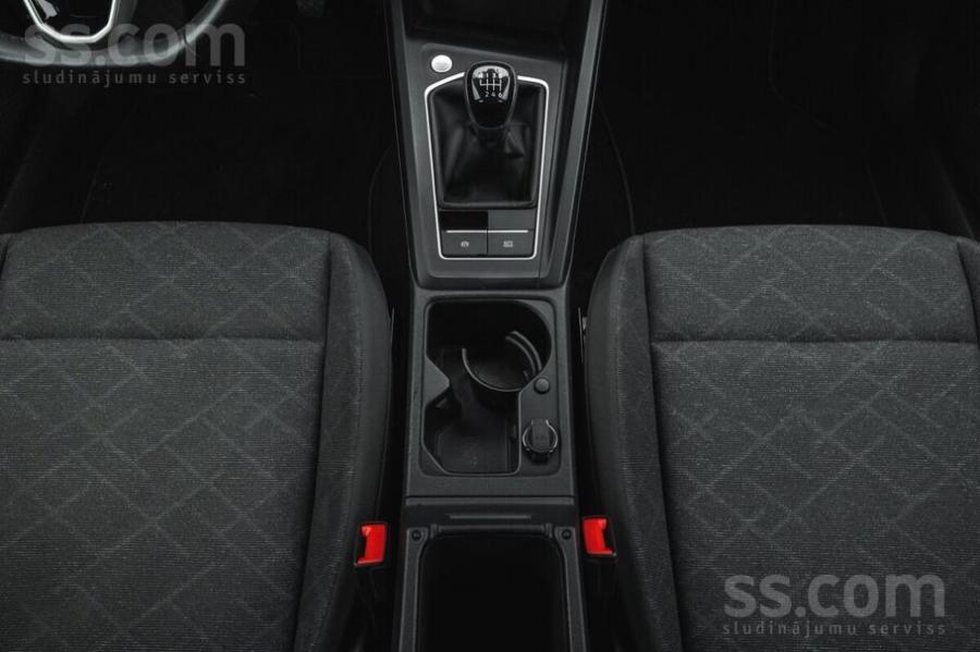 Melns Volkswagen Golf VIII 2023 Ventspils, ar dzinēja tilpumu 2.00 L un nobraukumu 140 tūkst. km par 17000 €, foto 25 vietnē AUTOMOTO.COM.LV