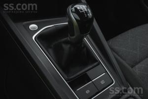 Melns Volkswagen Golf VIII 2023 Ventspils, ar dzinēja tilpumu 2.00 L un nobraukumu 140 tūkst. km par 17000 €, foto 26 vietnē AUTOMOTO.COM.LV