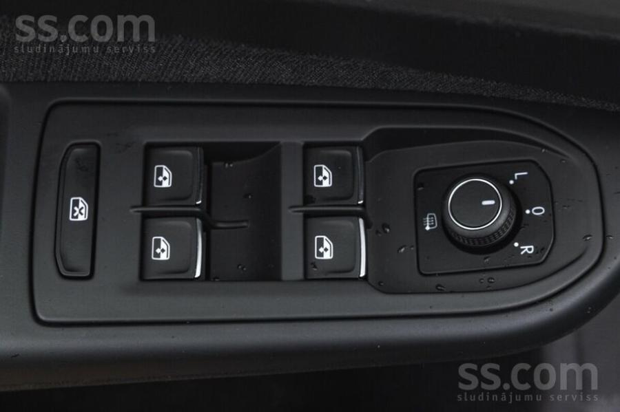 Melns Volkswagen Golf VIII 2023 Ventspils, ar dzinēja tilpumu 2.00 L un nobraukumu 140 tūkst. km par 17000 €, foto 30 vietnē AUTOMOTO.COM.LV