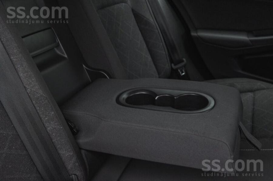 Melns Volkswagen Golf VIII 2023 Ventspils, ar dzinēja tilpumu 2.00 L un nobraukumu 140 tūkst. km par 17000 €, foto 33 vietnē AUTOMOTO.COM.LV