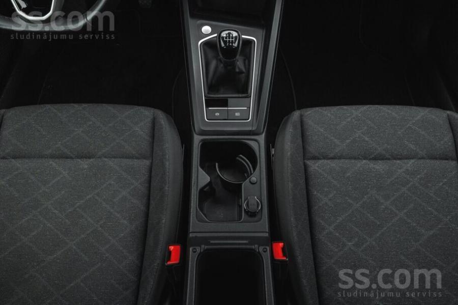 Черный Фольксваген Golf 8 2023 в Вентспилс, объемом двигателя 2.00 л и пробегом 140 тыс. км за 13900 €, фото 25 на AUTOMOTO.COM.LV