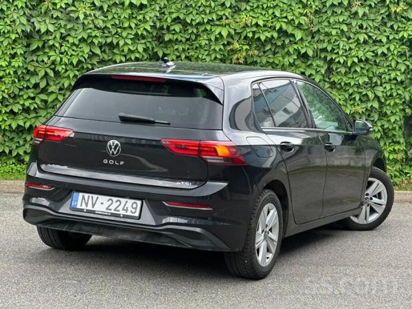 Черный Фольксваген Golf 8 2024 в Рига, объемом двигателя 1.50 л и пробегом 33 тыс. км за 15290 €, фото 2 на AUTOMOTO.COM.LV