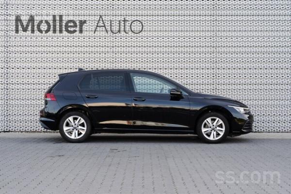Volkswagen Golf VIII 2024 in Riga on AUTOMOTO.COM.LV Black Volkswagen Golf VIII 2024 in Riga, with an engine capacity of 1.50 L and mileage of 30 thousand km for 22900 €, photo 6 on AUTOMOTO.COM.LV