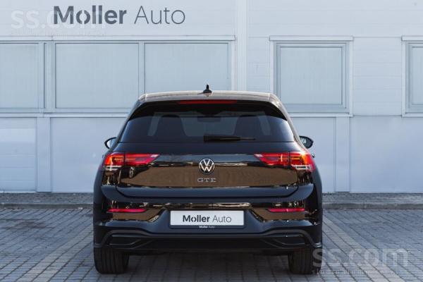 Black Volkswagen Golf VIII 2021 in Ventspils, with an engine capacity of 1.40 L and mileage of 100 thousand km for 19990 €, photo 4 on AUTOMOTO.COM.LV