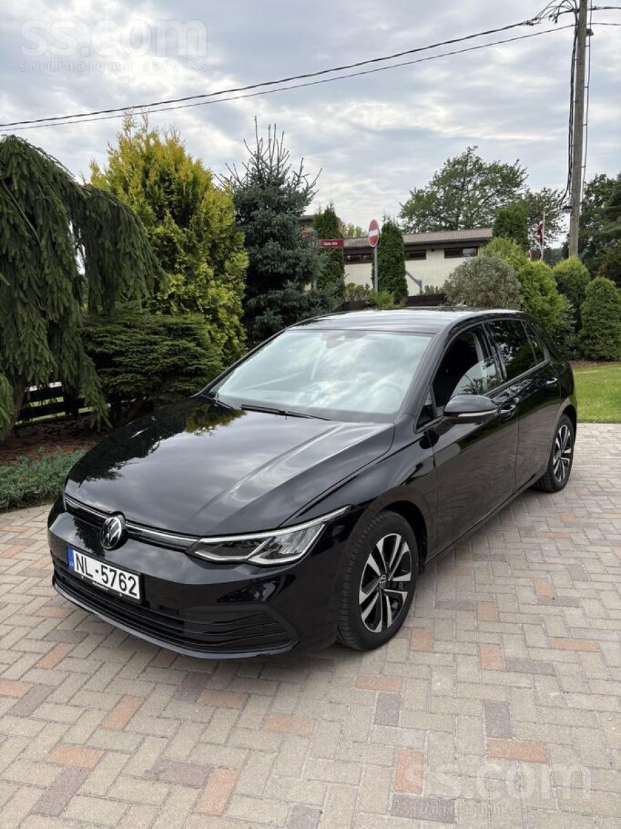 Черный Фольксваген Golf 8 2020 в Рига, объемом двигателя 2.00 л и пробегом 105 тыс. км за 19300 €, фото 1 на AUTOMOTO.COM.LV