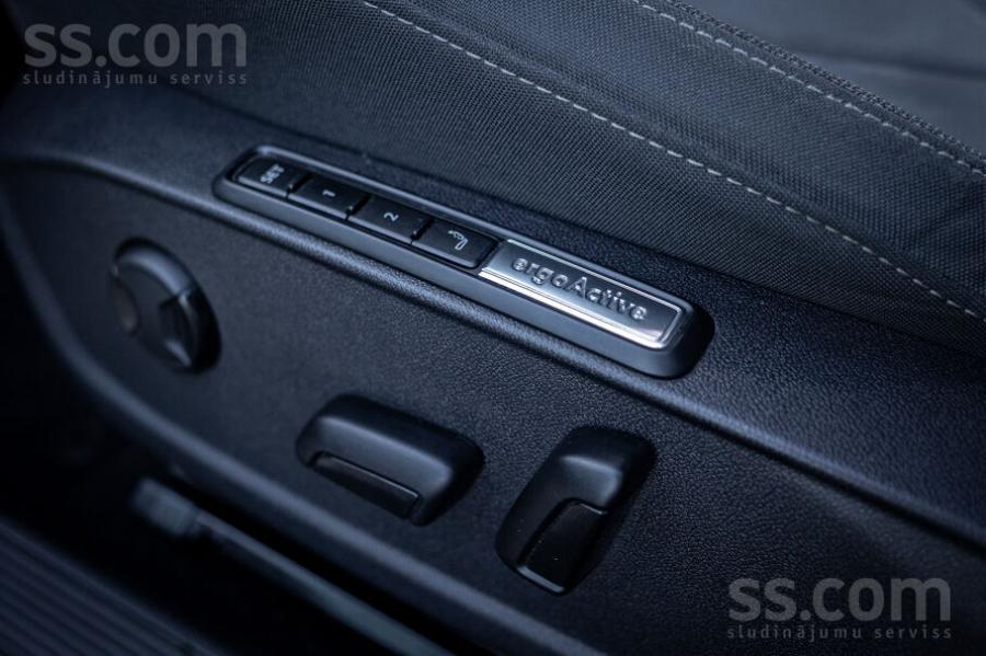 Melns Volkswagen Golf VIII 2021 Rīga, ar dzinēja tilpumu 2.00 L un nobraukumu 135 tūkst. km par 17500 €, foto 9 vietnē AUTOMOTO.COM.LV