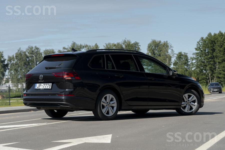 Black Volkswagen Golf VIII 2021 in Riga, with an engine capacity of 2.00 L and mileage of 153 thousand km for 16350 €, photo 4 on AUTOMOTO.COM.LV