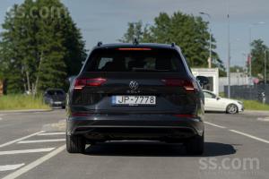 Black Volkswagen Golf VIII 2021 in Riga, with an engine capacity of 2.00 L and mileage of 153 thousand km for 16350 €, photo 5 on AUTOMOTO.COM.LV
