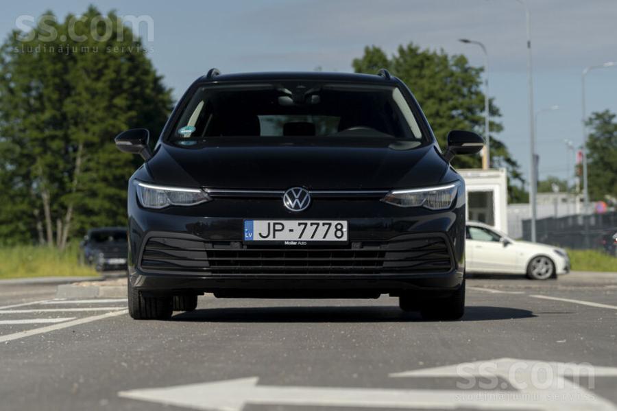 Black Volkswagen Golf VIII 2021 in Riga, with an engine capacity of 2.00 L and mileage of 153 thousand km for 16350 €, photo 7 on AUTOMOTO.COM.LV