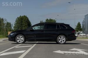 Black Volkswagen Golf VIII 2021 in Riga, with an engine capacity of 2.00 L and mileage of 153 thousand km for 16350 €, photo 8 on AUTOMOTO.COM.LV