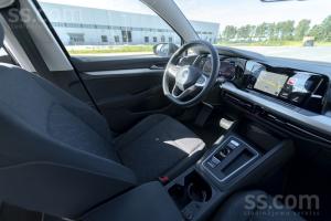Black Volkswagen Golf VIII 2021 in Riga, with an engine capacity of 2.00 L and mileage of 153 thousand km for 16350 €, photo 10 on AUTOMOTO.COM.LV