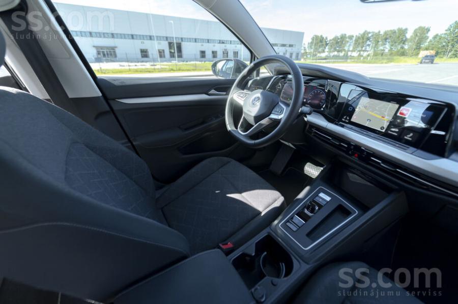 Black Volkswagen Golf VIII 2021 in Riga, with an engine capacity of 2.00 L and mileage of 153 thousand km for 16350 €, photo 10 on AUTOMOTO.COM.LV