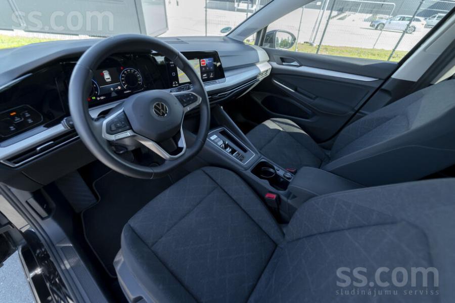 Black Volkswagen Golf VIII 2021 in Riga, with an engine capacity of 2.00 L and mileage of 153 thousand km for 16350 €, photo 11 on AUTOMOTO.COM.LV