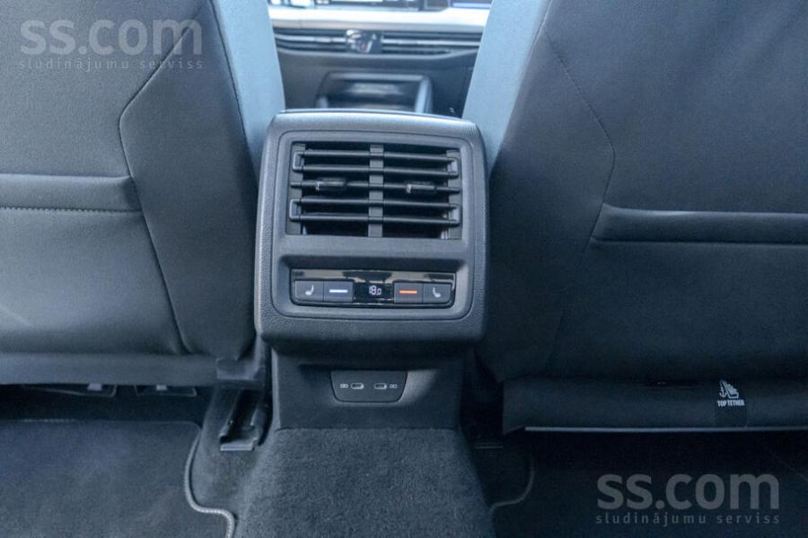 Black Volkswagen Golf VIII 2021 in Riga, with an engine capacity of 2.00 L and mileage of 153 thousand km for 16350 €, photo 13 on AUTOMOTO.COM.LV