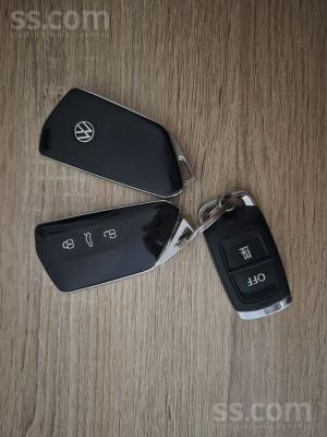 Black Volkswagen Golf VIII 2021 in Riga, with an engine capacity of 2.00 L and mileage of 153 thousand km for 16350 €, photo 16 on AUTOMOTO.COM.LV