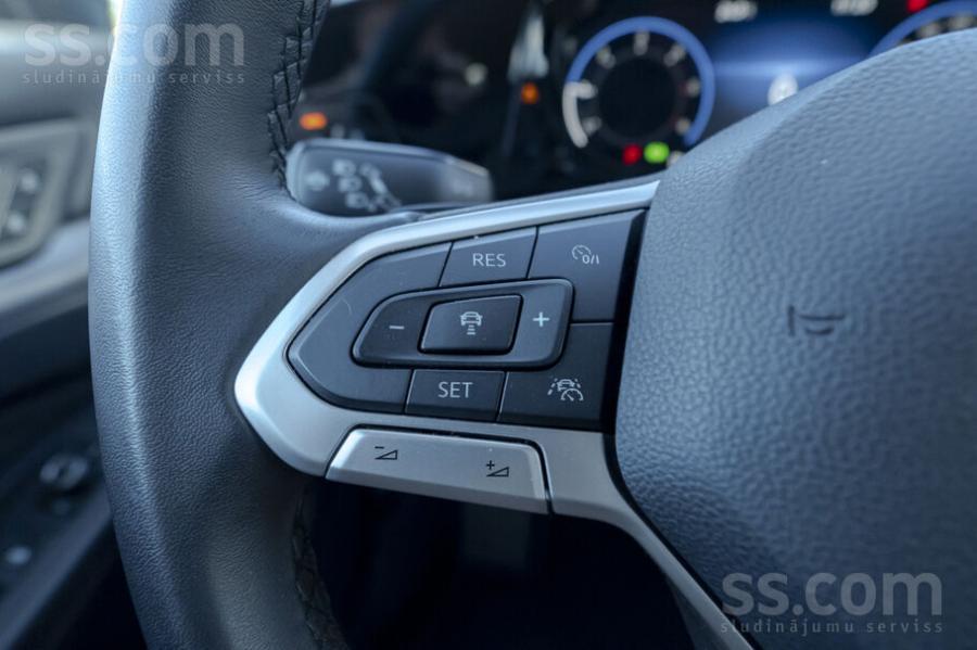 Black Volkswagen Golf VIII 2021 in Riga, with an engine capacity of 2.00 L and mileage of 153 thousand km for 16350 €, photo 31 on AUTOMOTO.COM.LV