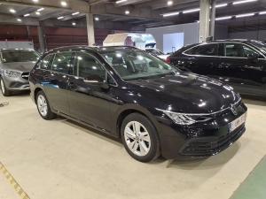 Черный Фольксваген Golf 8 2021 в Рига, объемом двигателя 1.00 л и пробегом 142 тыс. км за 14490 €, фото 1 на AUTOMOTO.COM.LV
