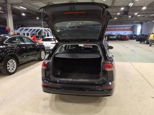Черный Фольксваген Golf 8 2021 в Рига, объемом двигателя 1.00 л и пробегом 142 тыс. км за 14490 €, фото 6 на AUTOMOTO.COM.LV