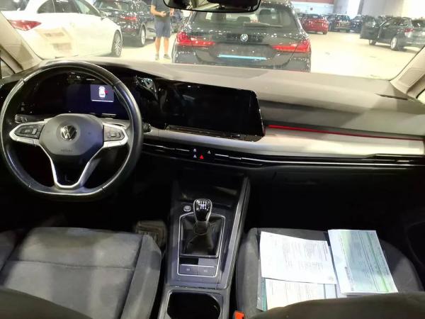 Melns Volkswagen Golf VIII 2021 Rīga, ar dzinēja tilpumu 1.00 L un nobraukumu 142 tūkst. km par 14490 €, foto 7 vietnē AUTOMOTO.COM.LV