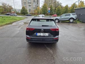 Black Volkswagen Golf VIII 2021 in Riga, with an engine capacity of 1.00 L and mileage of 187 thousand km for 14190 €, photo 8 on AUTOMOTO.COM.LV