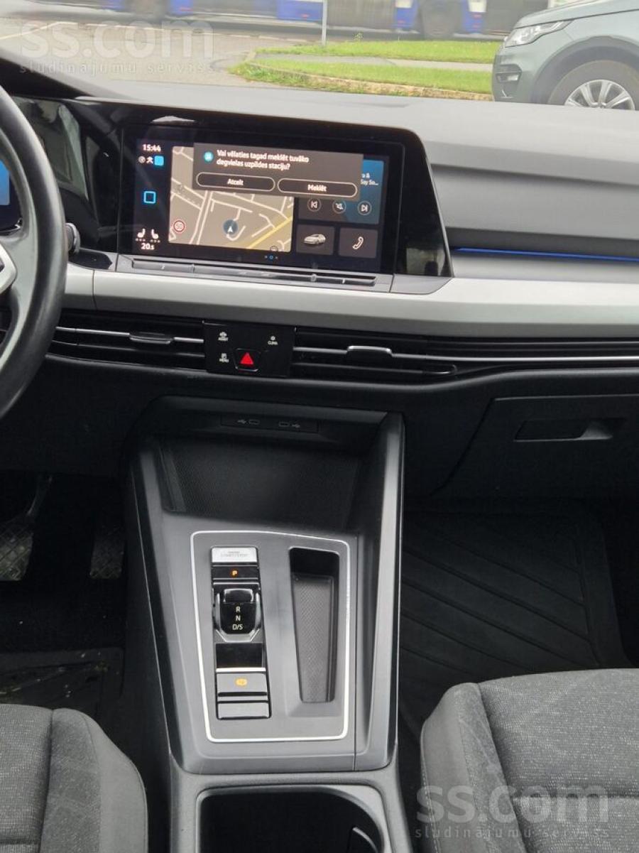 Black Volkswagen Golf VIII 2021 in Riga, with an engine capacity of 1.00 L and mileage of 187 thousand km for 14190 €, photo 12 on AUTOMOTO.COM.LV