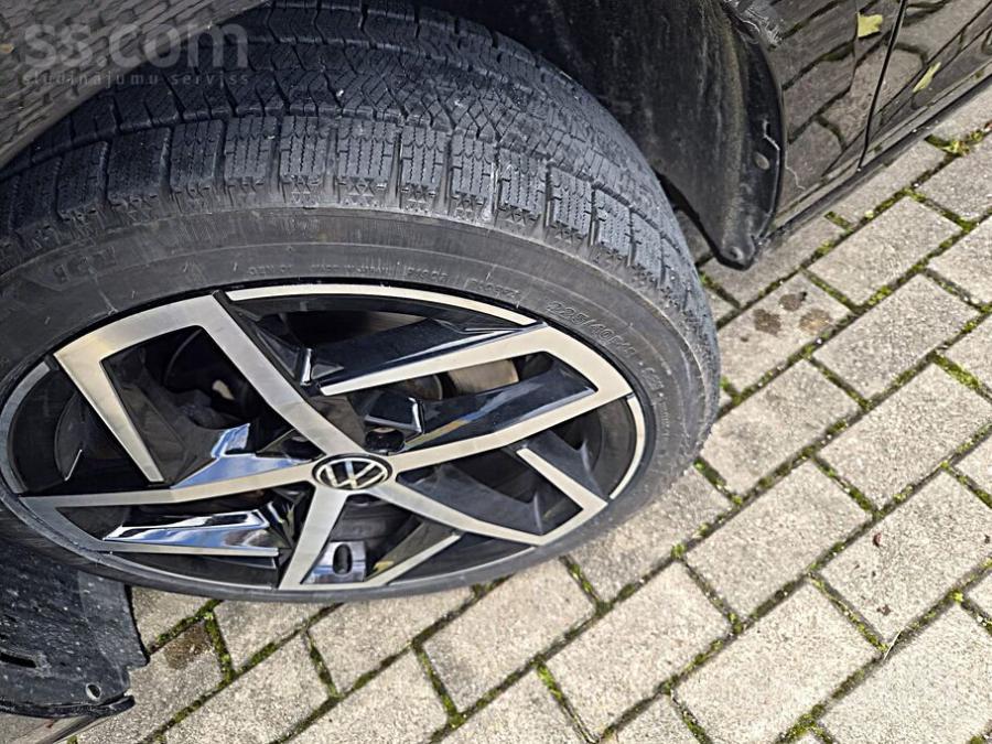 Black Volkswagen Golf VIII 2022 in Tukums, with an engine capacity of 2.00 L and mileage of 168 thousand km for 15300 €, photo 10 on AUTOMOTO.COM.LV