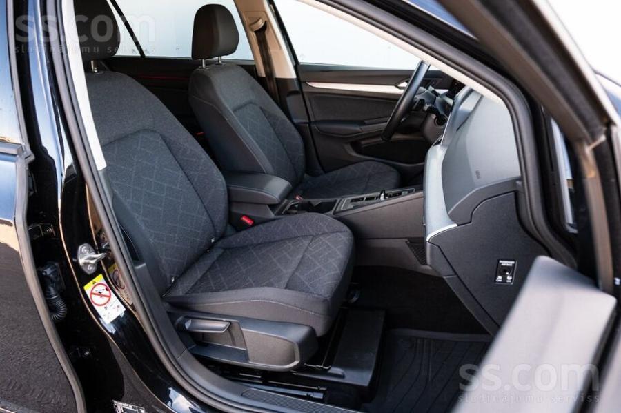 Black Volkswagen Golf VIII 2023 in Riga, with an engine capacity of 1.50 L and mileage of 159 thousand km for 17900 €, photo 7 on AUTOMOTO.COM.LV