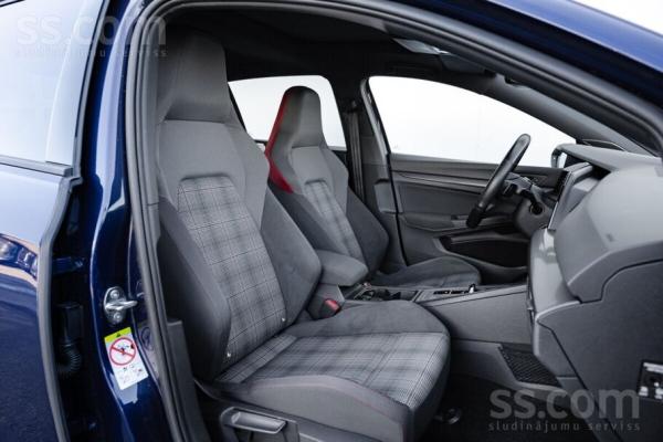 Zils Volkswagen Golf VIII 2021 Rīga, ar dzinēja tilpumu 2.00 L un nobraukumu 75 tūkst. km par 28750 €, foto 7 vietnē AUTOMOTO.COM.LV