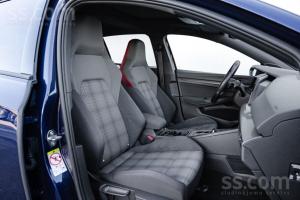 Синий Фольксваген Golf 8 2021 в Рига, объемом двигателя 2.00 л и пробегом 75 тыс. км за 28750 €, фото 8 на AUTOMOTO.COM.LV