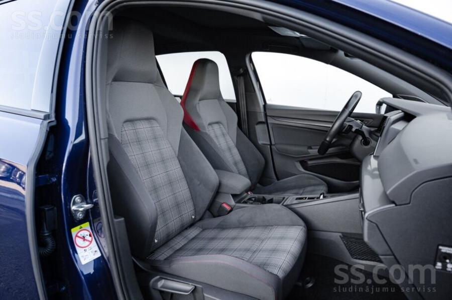 Синий Фольксваген Golf 8 2021 в Рига, объемом двигателя 2.00 л и пробегом 75 тыс. км за 28750 €, фото 8 на AUTOMOTO.COM.LV