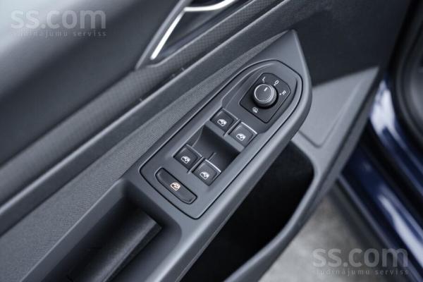 Zils Volkswagen Golf VIII 2021 Rīga, ar dzinēja tilpumu 2.00 L un nobraukumu 75 tūkst. km par 28750 €, foto 9 vietnē AUTOMOTO.COM.LV