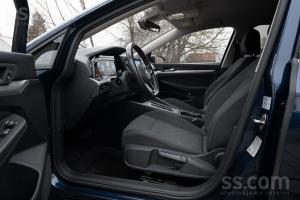 Zils Volkswagen Golf VIII 2022 Jelgava, ar dzinēja tilpumu 2.00 L un nobraukumu 136 tūkst. km par 17100 €, foto 9 vietnē AUTOMOTO.COM.LV