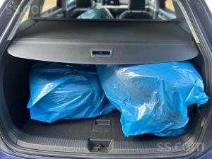 Blue Volkswagen Golf VIII 2022 in Riga, with an engine capacity of 2.00 L and mileage of 123 thousand km for 16200 €, photo 11 on AUTOMOTO.COM.LV