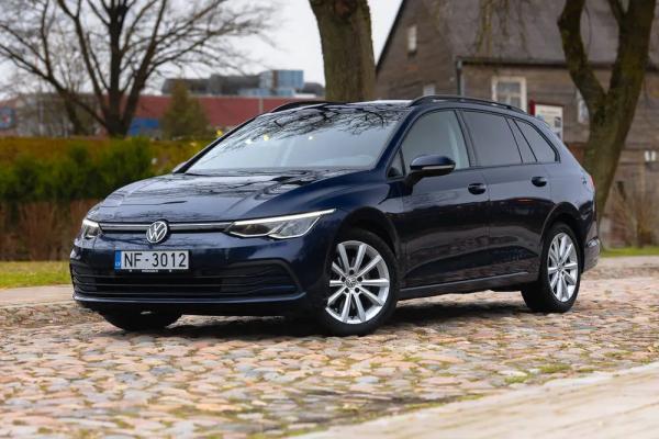 Zils Volkswagen Golf VIII 2022 Jelgava, ar dzinēja tilpumu 2.00 L un nobraukumu 136 tūkst. km par 16800 €, foto  vietnē AUTOMOTO.COM.LV