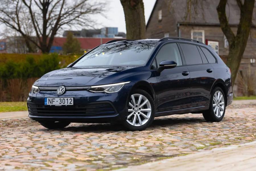 Синий Фольксваген Golf 8 2022 в Елгава, объемом двигателя 2.00 л и пробегом 136 тыс. км за 16800 €, фото 1 на AUTOMOTO.COM.LV