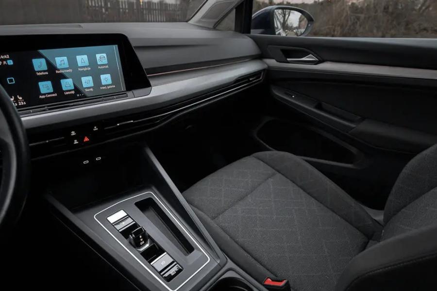 Синий Фольксваген Golf 8 2022 в Елгава, объемом двигателя 2.00 л и пробегом 136 тыс. км за 16800 €, фото 14 на AUTOMOTO.COM.LV