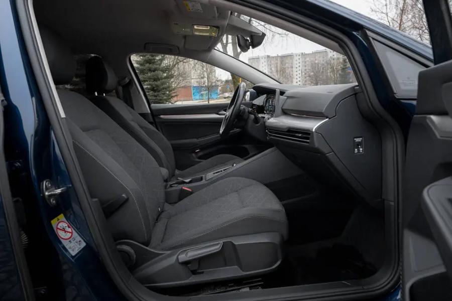 Синий Фольксваген Golf 8 2022 в Елгава, объемом двигателя 2.00 л и пробегом 136 тыс. км за 16800 €, фото 21 на AUTOMOTO.COM.LV