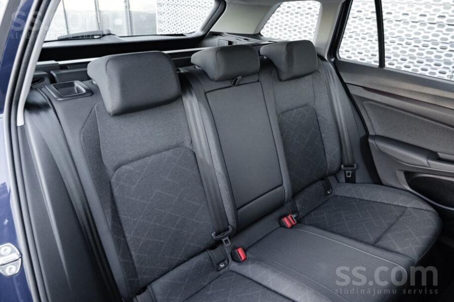 Синий Фольксваген Golf 8 2024 в Рига, объемом двигателя 1.50 л и пробегом 53 тыс. км за 24900 €, фото 22 на AUTOMOTO.COM.LV