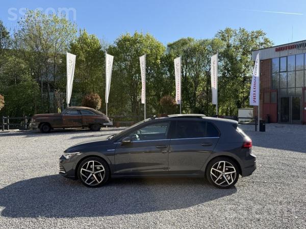 Pelēks Volkswagen Golf VIII 2020 Cēsis, ar dzinēja tilpumu 2.00 L un nobraukumu 104 tūkst. km par 23500 €, foto 2 vietnē AUTOMOTO.COM.LV