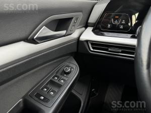 Pelēks Volkswagen Golf VIII 2021 Rīga, ar dzinēja tilpumu 1.00 L un nobraukumu 132 tūkst. km par 14900 €, foto 25 vietnē AUTOMOTO.COM.LV