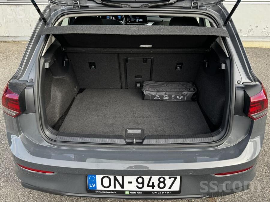 Pelēks Volkswagen Golf VIII 2021 Rīga, ar dzinēja tilpumu 1.00 L un nobraukumu 132 tūkst. km par 14900 €, foto 27 vietnē AUTOMOTO.COM.LV