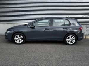 Pelēks Volkswagen Golf VIII 2021 Rīga, ar dzinēja tilpumu 1.00 L un nobraukumu 132 tūkst. km par 14900 €, foto 3 vietnē AUTOMOTO.COM.LV